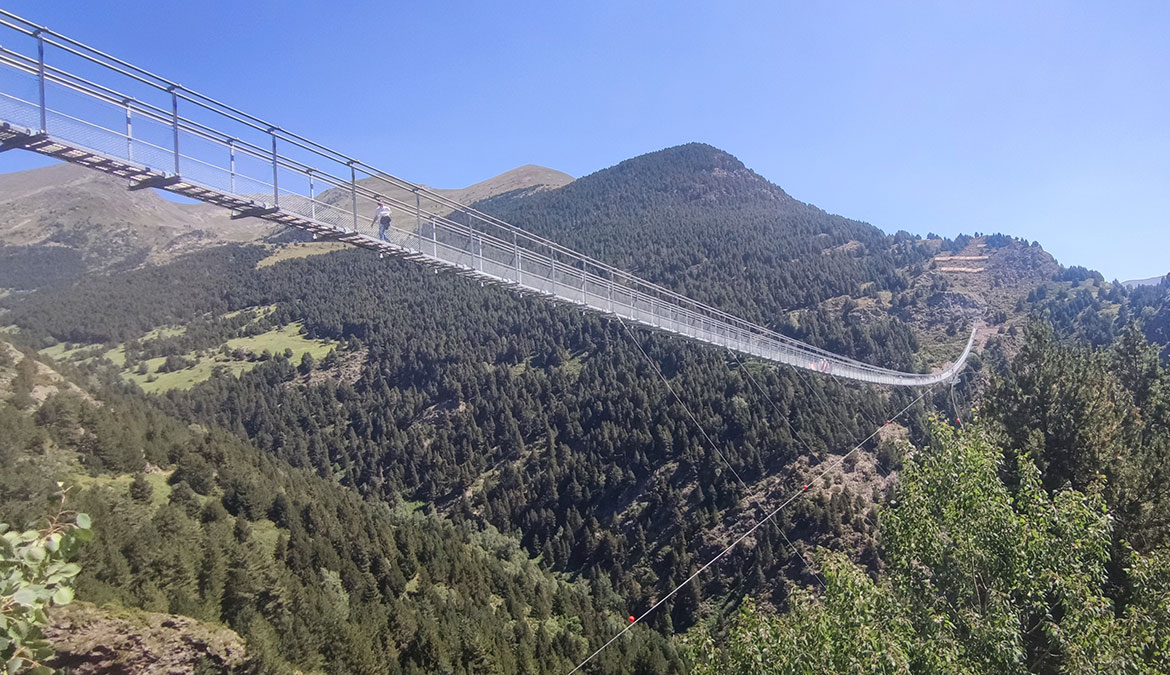 hiking, mountain and summer sports - Els Llacs Mountain Apartments